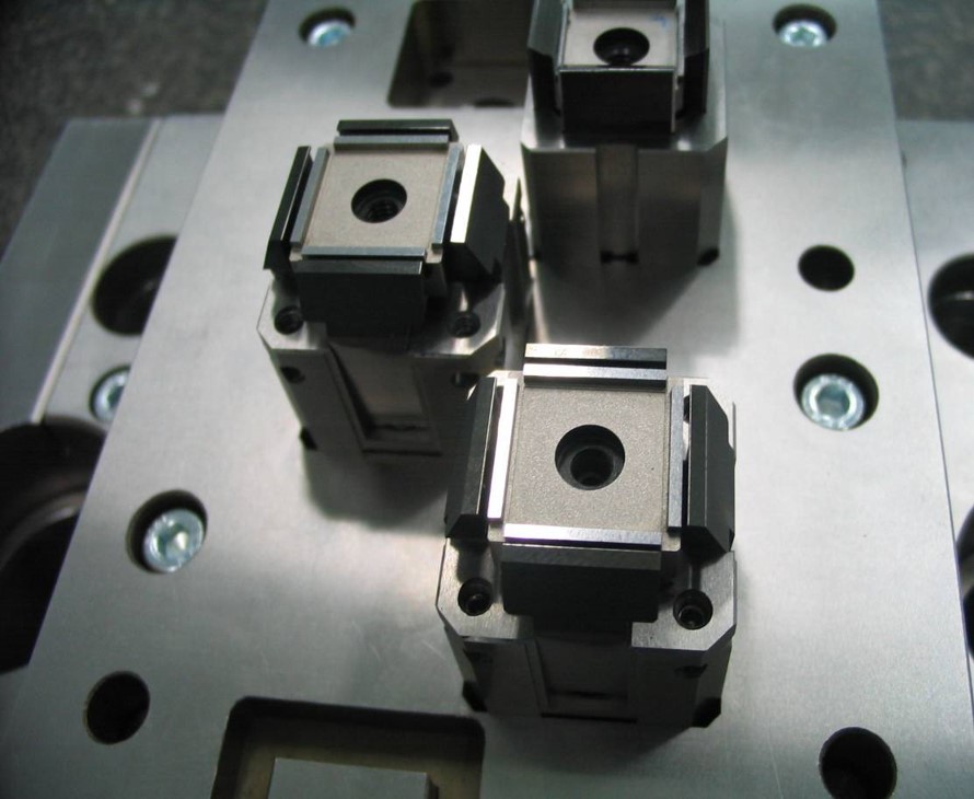 Trim Form Tools / Cutting Punch & Dies - M&D PRECISION SDN BHD